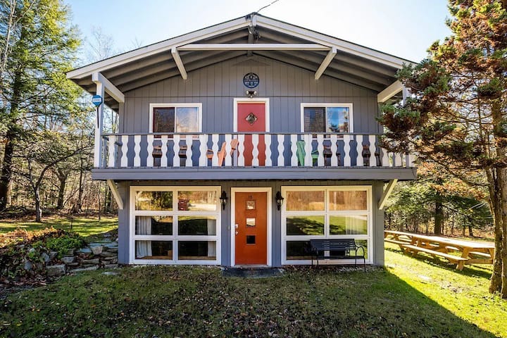 Spacious Alpine Chalet Near Skiing And Hiking - Manchester, VT