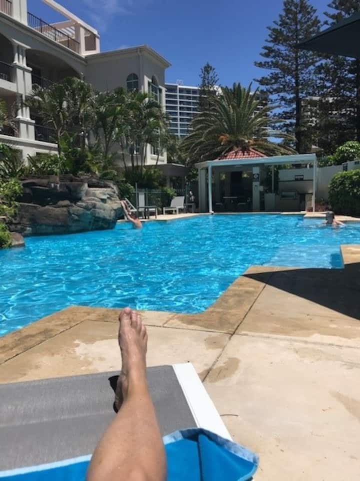 Beautiful 3br Apartment 70m Walk To Beach - Gold Coast