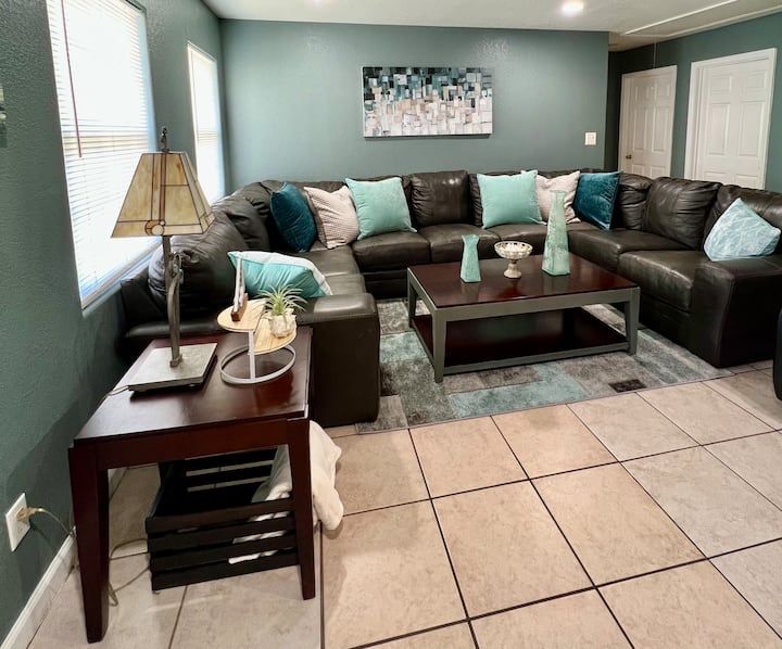 Spacious Cozy Reasonably Priced 3brm/2bath House - Galveston, TX