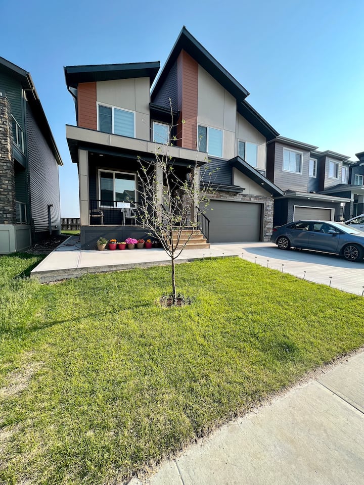 King Bed, New Basement Unit, West Of Edmonton - Edmonton