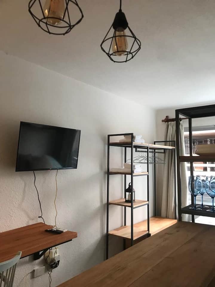 Cómodo Monoambiente Bien Ubicado En Cordón - Montevideo