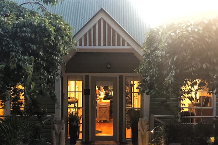 Sage Manor
6 Bedroom Home - Great Location - Bowral