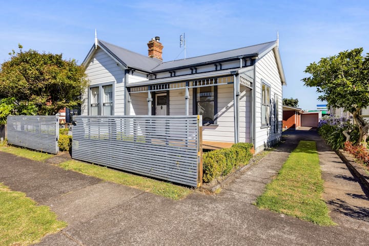 New Plymouth Central And Charming - New Plymouth