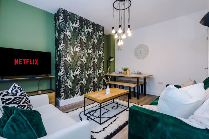 Stylish And Comfy 4 Bedroom Home In Chester - Chester