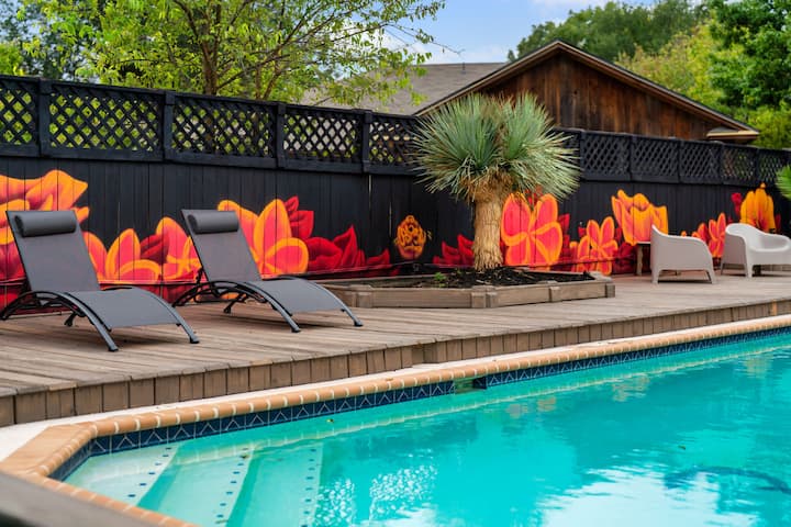 High End Design Home With Pool & Hot Tub Gameroom - Round Rock, TX