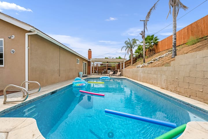 Summer Getaway 3br House + Pool + Bbq Patio+games! - Riverside, CA