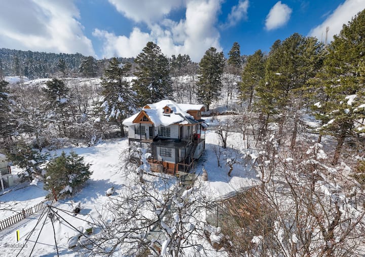 Hushstay X Cheese Cottage - A Designer's Home - Gulmarg