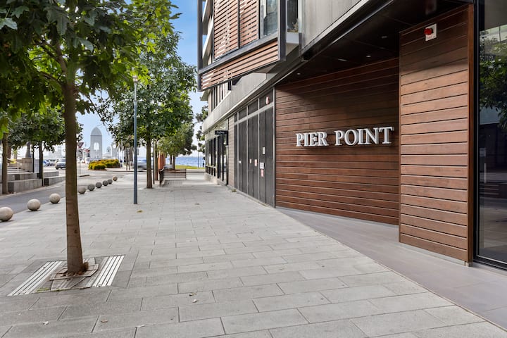 Pier Point 404-waterfront, 2 Bdrm, Parking, New! - North Shore