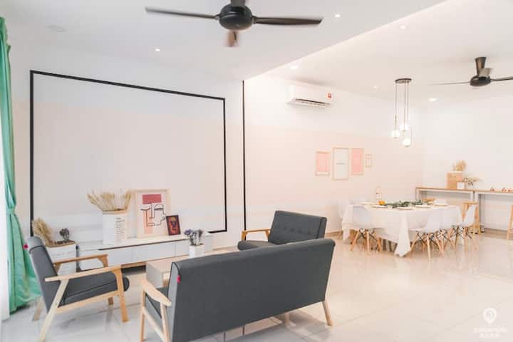 Cheerful Place For Friends Or Family To Overnight - Kulai