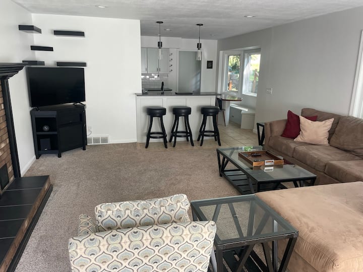 Comfy Ranch Home Close To Downtown Grand Rapids - Grand Rapids, MI