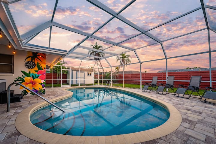 Near Beaches | Game Room + Hot Tub + Heated Pool - Bradenton, FL