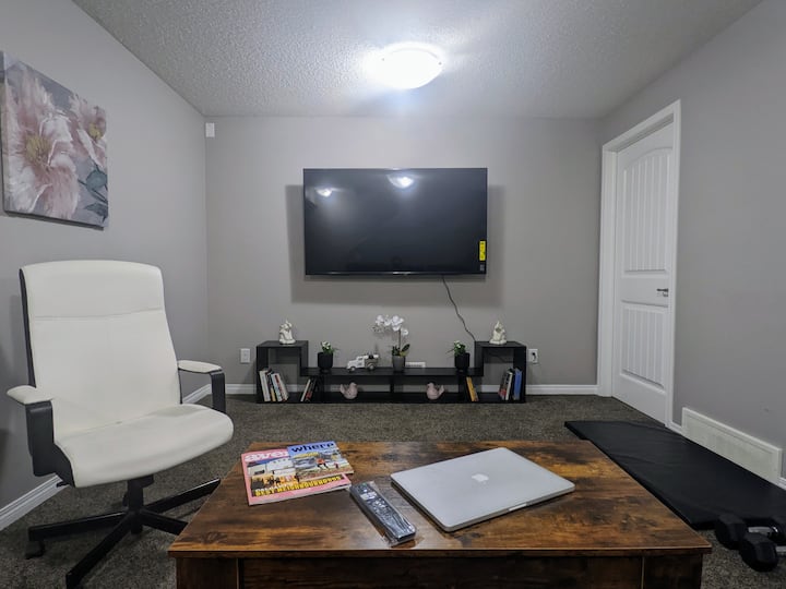 Adorable And Cozy One Bedroom Guest Suite - Calgary