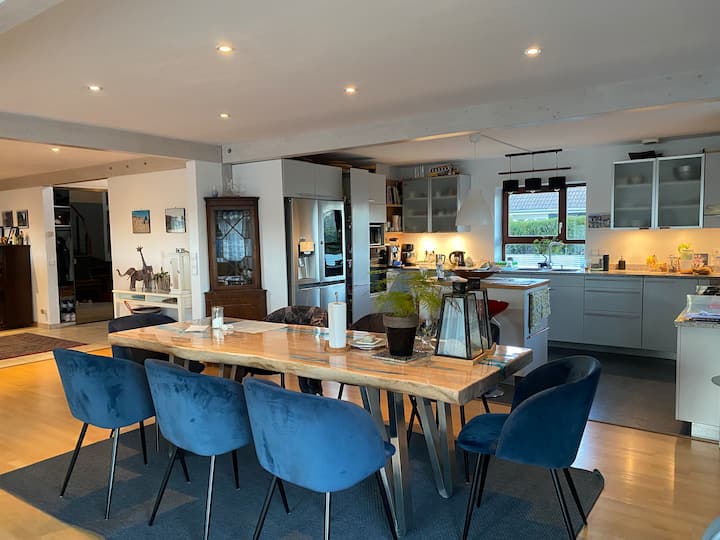 Beautiful 5-bedroom Villa W/ Pool & Mountain View - Mijoux