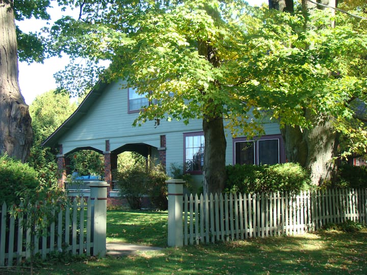Quintessential Summer Home In Bayfield, Ontario - Bayfield