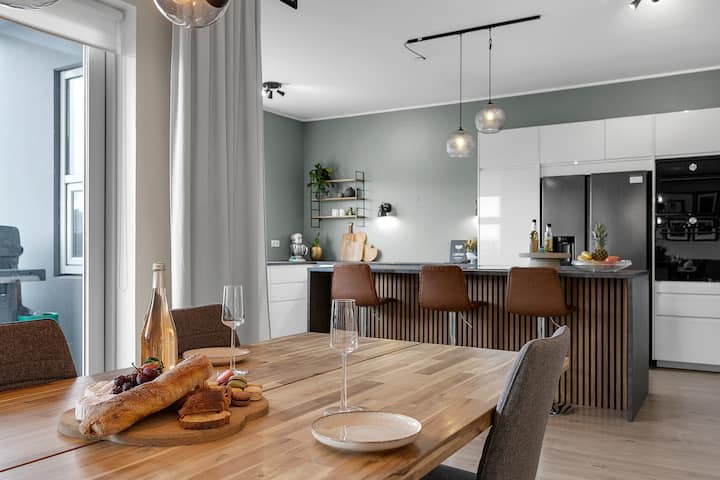 Modern Wonderful 230 Sqm Family Home With Hot Tub. - Iceland