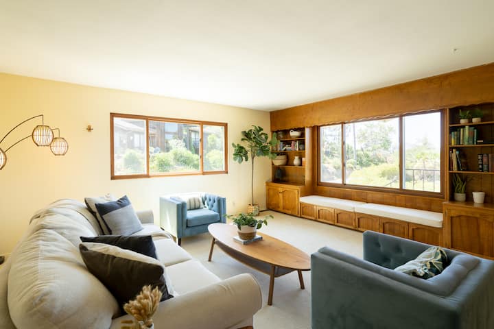 Beautiful Sun-filled Home W/amazing Views &Balcony - La Mesa, CA
