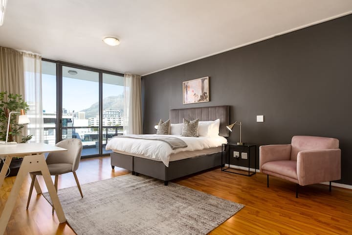 Magnificent 3 Bed With Large Balcony Views To V&a - Kapstadt