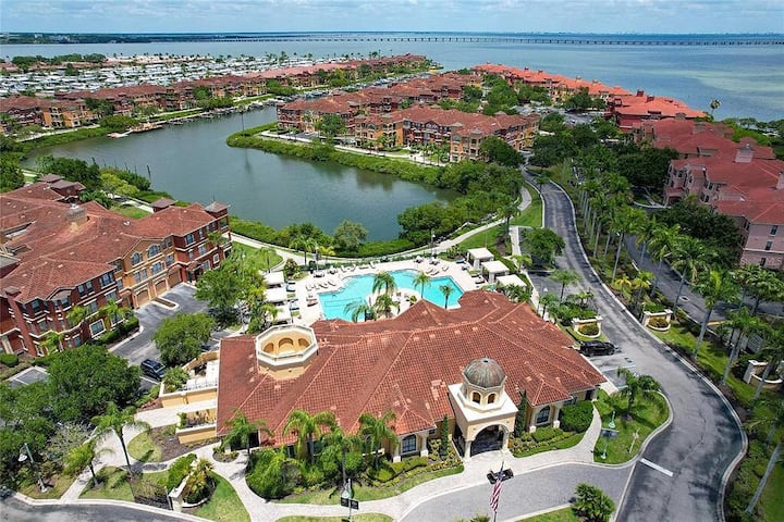 Coastal Elegance +2 King +Water Views+pet Friendly - Pinellas County, FL