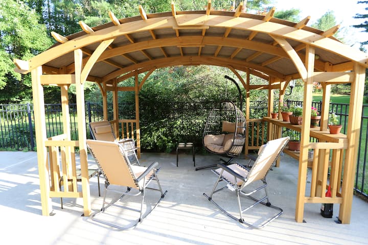 Saratoga Retreat - Private Yard W/ Beautiful Pool - Saratoga Springs, NY