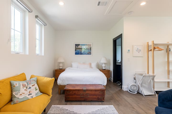 Oak Tree Guest House · Slumber Soundly In Hancock - Hyde Park - Austin