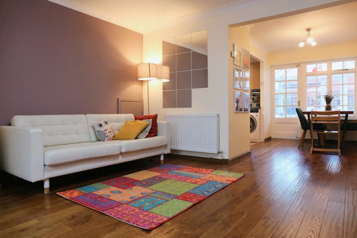 Family Home In Cambridgeshire Near Town Centre - St Neots