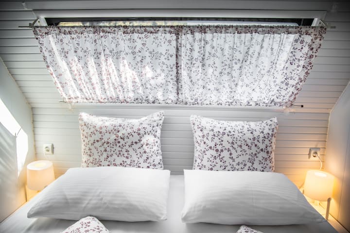 Hygge Caravan Veranda And Fireplace Winter Garden - Seferihisar