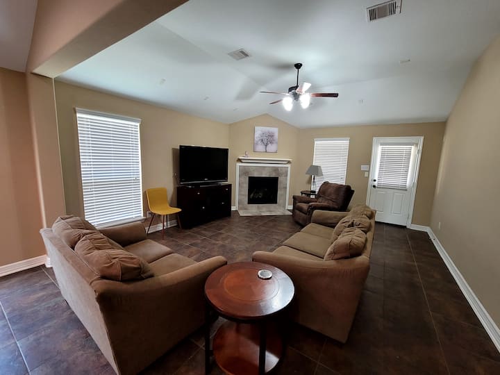 Quite 4 Bedrooms House, Convenient Location - Richmond, TX