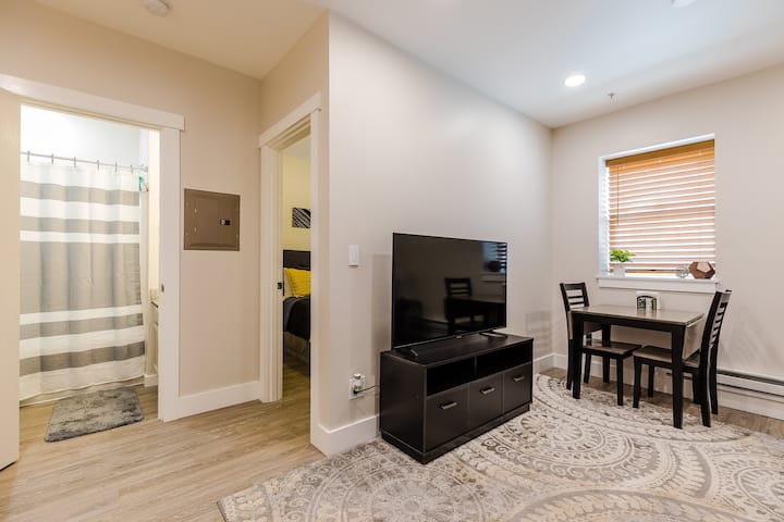New Remodel Apt Very Fast Wifi - Great Falls, MT