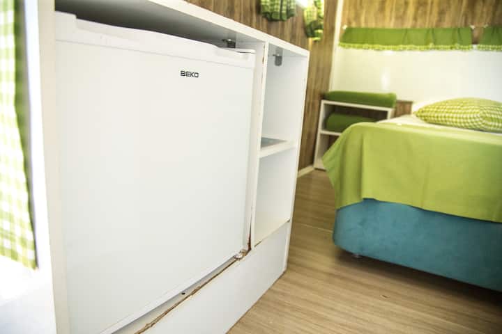 Rustic Caravan And Veranda Fireplace Winter Garden - Seferihisar