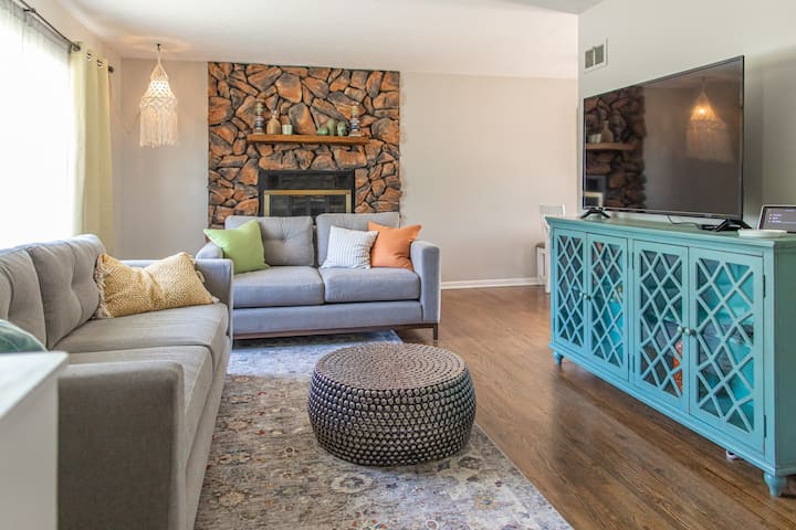 Splendid Midmod -Mid Town - Enjoyment And Comfort - Omaha, NE