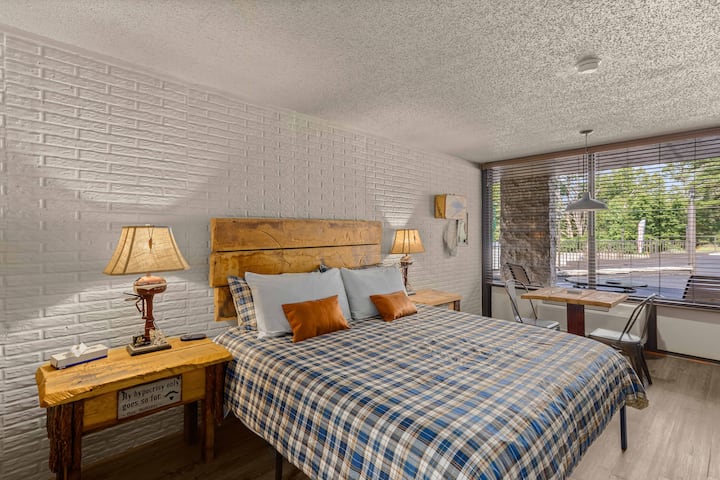 King Bed* Fast Wi-fi|2mi To Dtwn| Salt Water Pool - Eureka Springs, AR