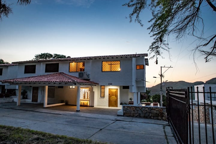 Espectacular, Tranquila Casa En Rodadero Y Parking - Santa Marta