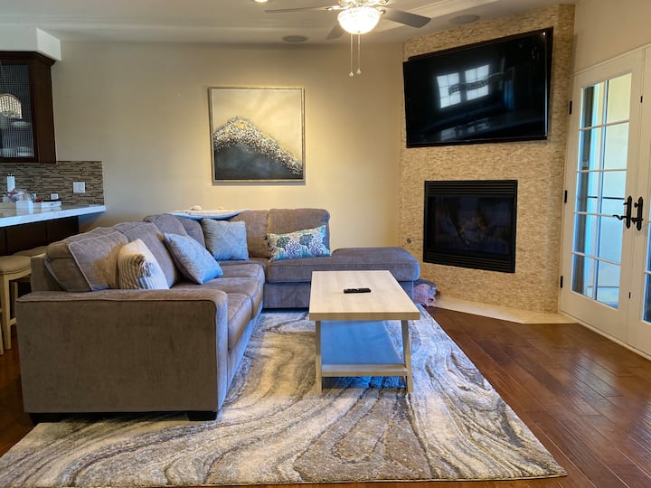 Modern 3-bedroom Townhome By The Beach - Oxnard, CA