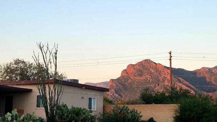 Cozy 2-bedroom Guesthouse With Dedicated Workspace - Oro Valley, AZ