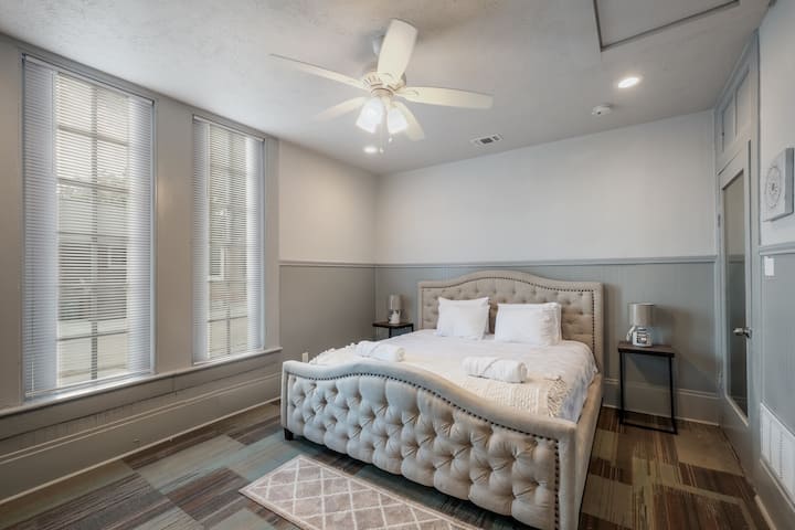 Aav Home Unit#b New!!1br Near Fort Sam/pearl/dt - San Antonio, TX