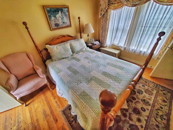 Norman Little (1 Queen Bed+bathroom) - Saginaw, MI