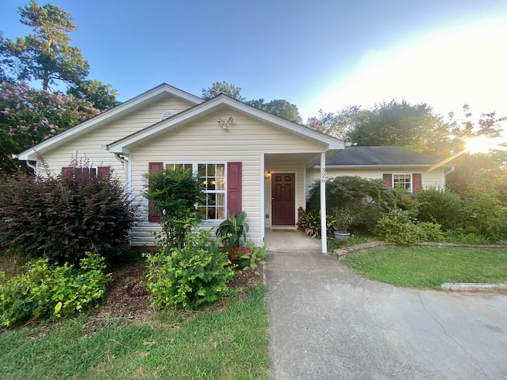 Vibrant Family Home Walking Distance To Downtown - Athens, GA