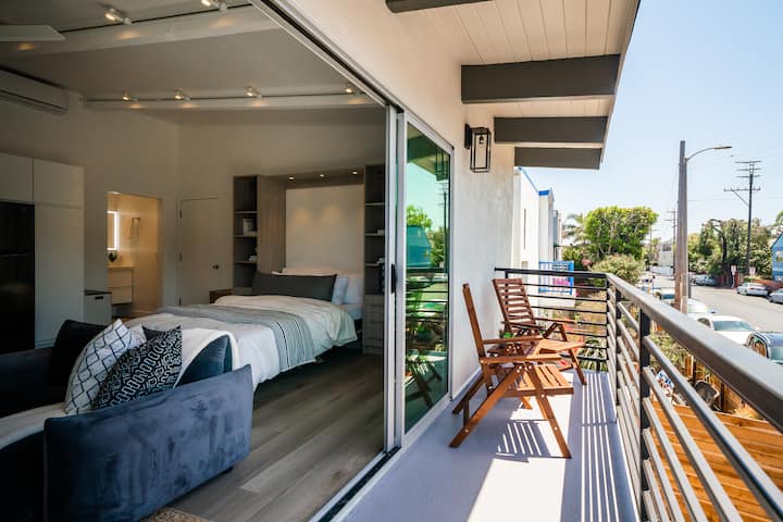 Beautiful Venice Beach & Canals Studio Apartment - Los Angeles, CA