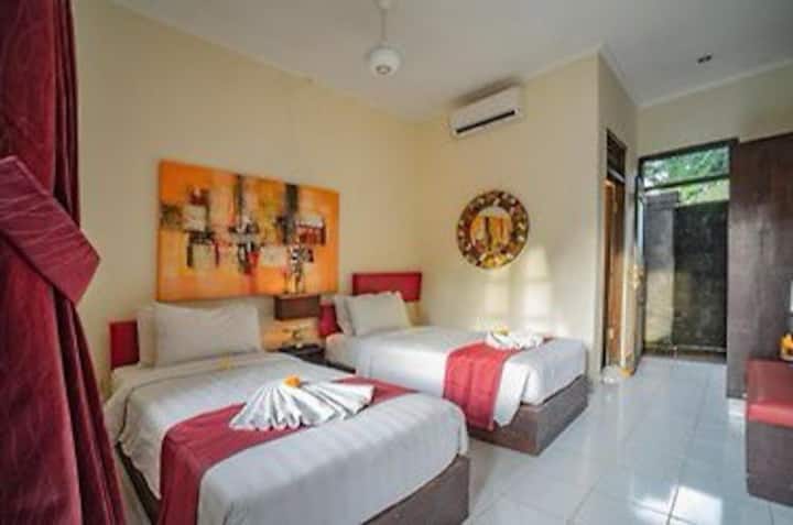 Corner Ubud Villa 4 Bedrooms Private Pool - Ubud