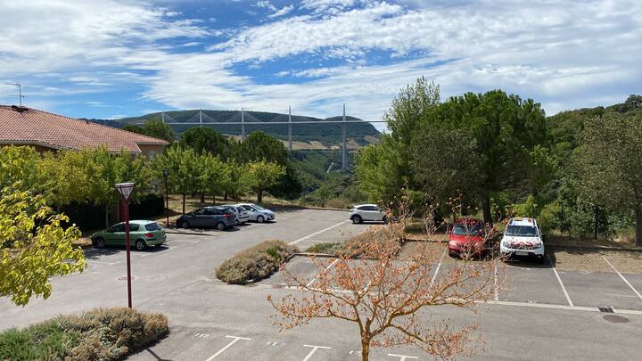 Millau :
Vue Sur Le Viaduc Résidence 5mn Du Centre - Millau