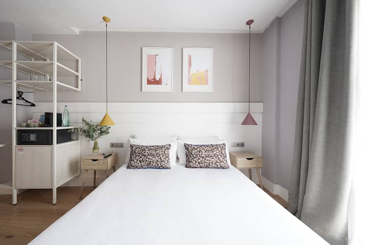 Numa | Small Room With Balcony In Gràcia - Barcelona