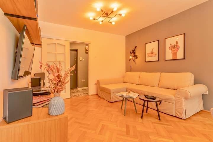 *New*hip Industrial Apartment Close To City Centre - Brașov