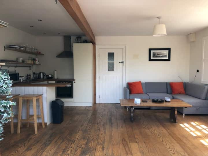 Lovely One Bedroom Apartment With Cosy Stove - New Ross