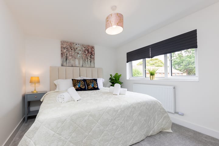 3bed House 2bathrooms In Stevenagesg1 Free Parking - Stevenage