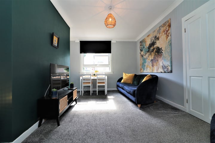 Stunning 2 Bedroom With Private Garden - Glasgow