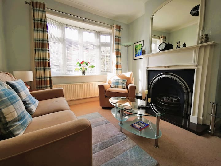 Charming 2 Bedroom Victorian Terraced House - Ilford