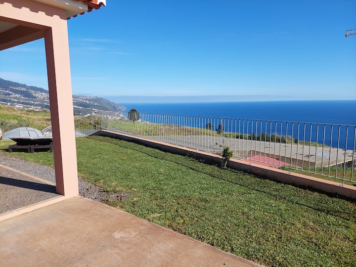 Casa Caïpiroska Surplombant L'océan Et Le Littoral - Estreito da Calheta