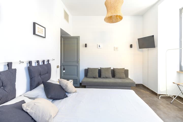 Hostly - Nicole Apartment Volturno-center Of Rome - Rome