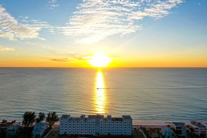 Direct Gulf View On The Beach W/ Music & Food #502 - Treasure Island, FL