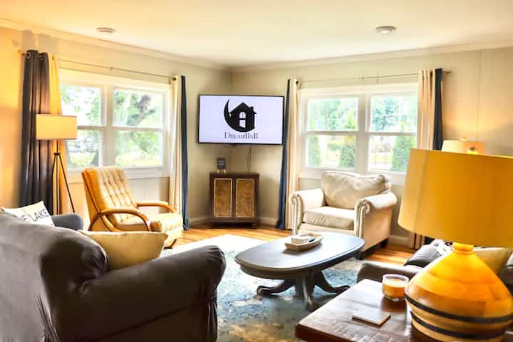 4 Bdr Cottage, Edinboro Lake Views, Dogs Welcome - Edinboro, PA